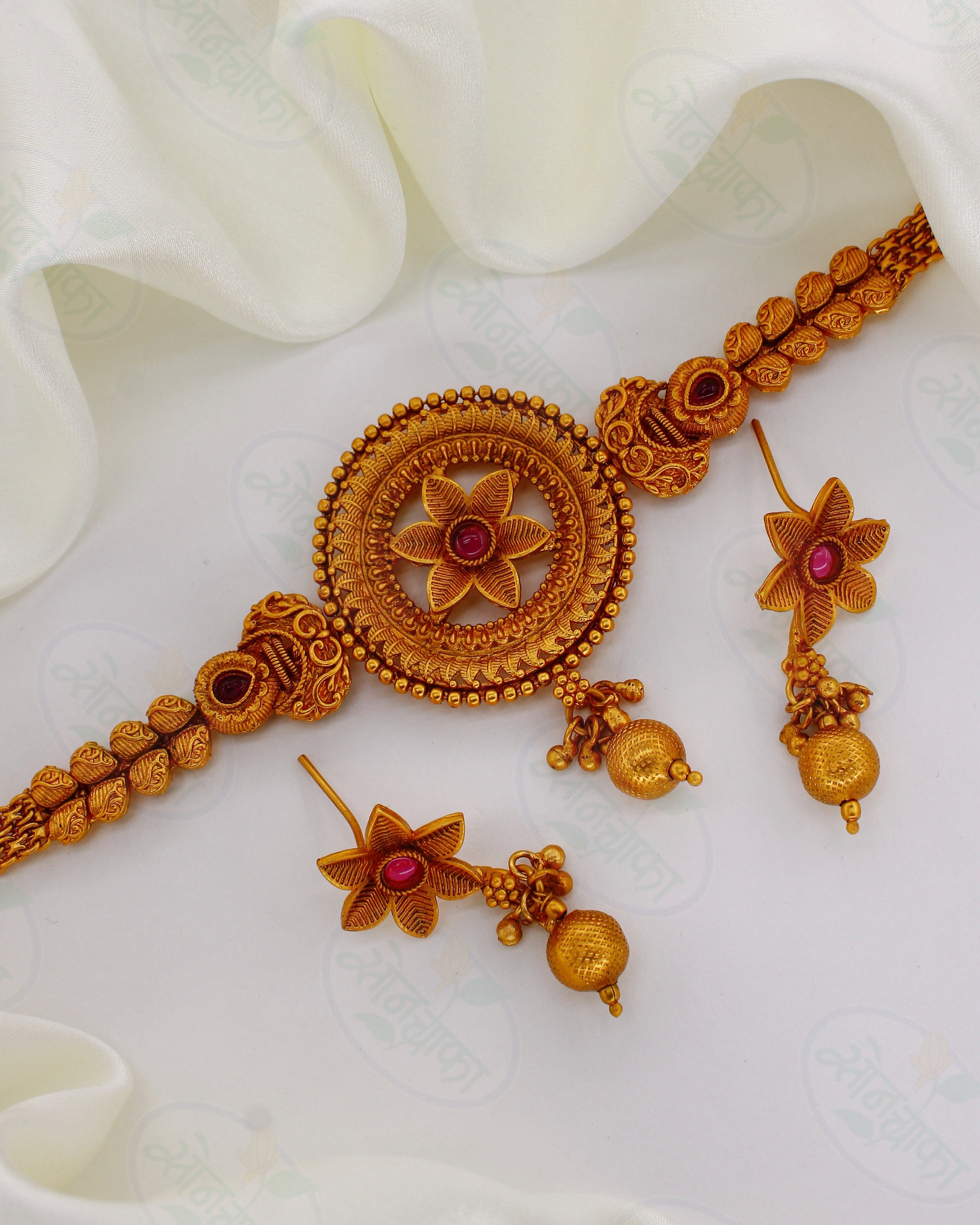 CIRCLE DESIGNER MATTE NECKLACE – Sonchafa