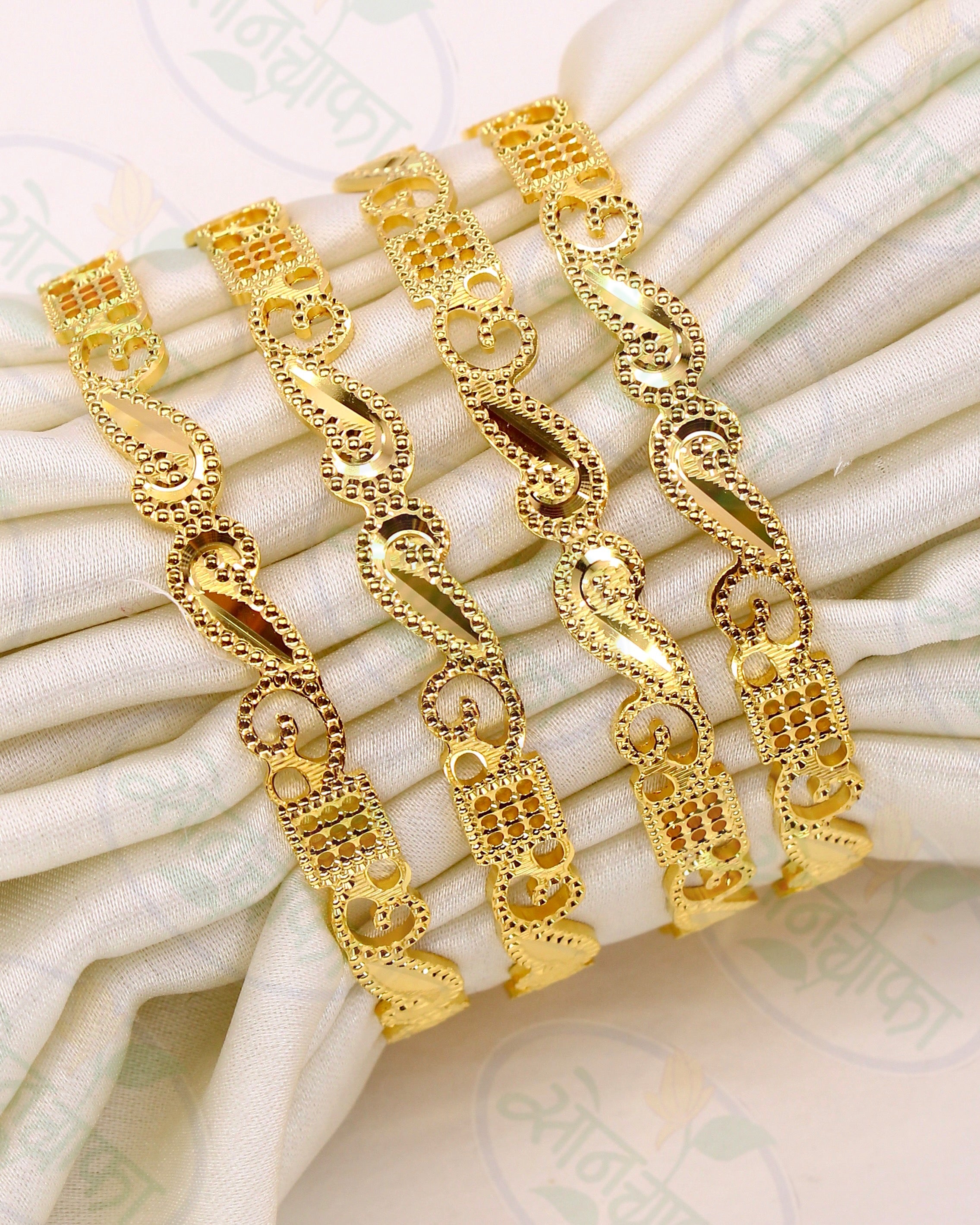 ALLURING GOLD PLATED BANGLES – Sonchafa