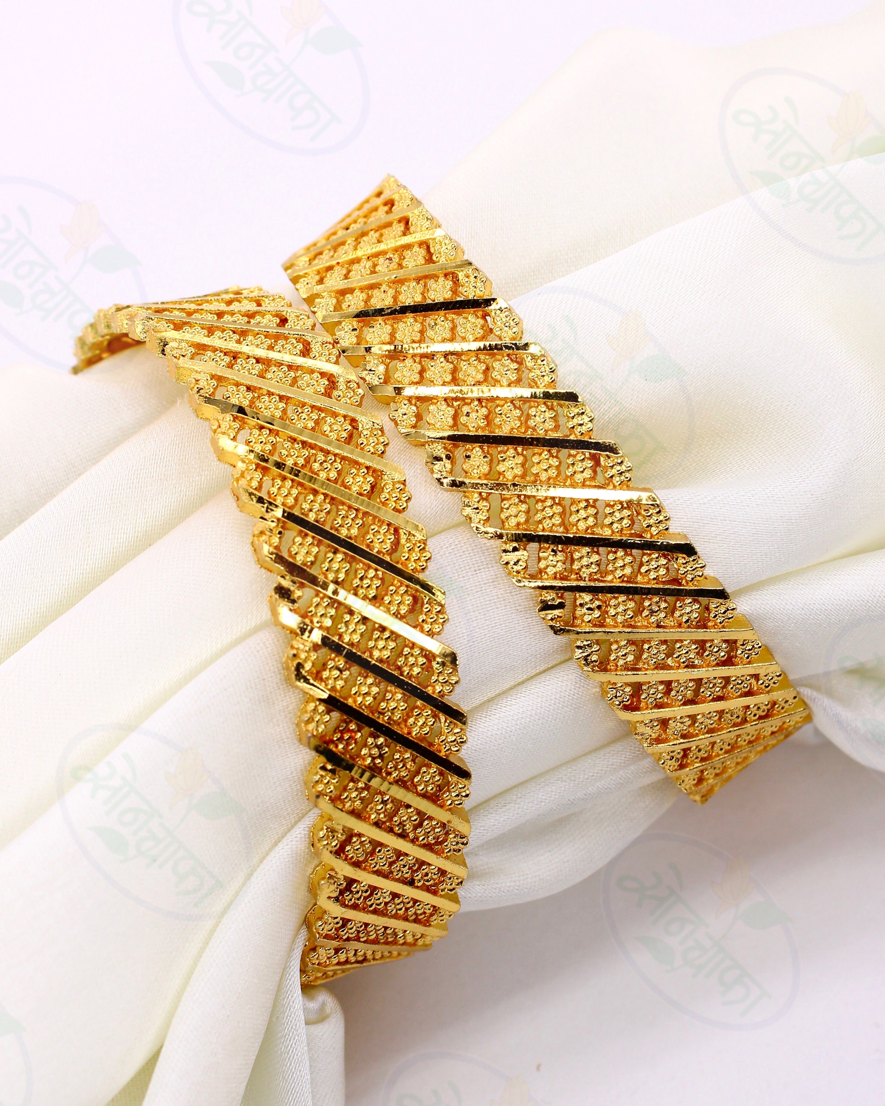 DELICATE ANTIQUE BANGLES – Sonchafa