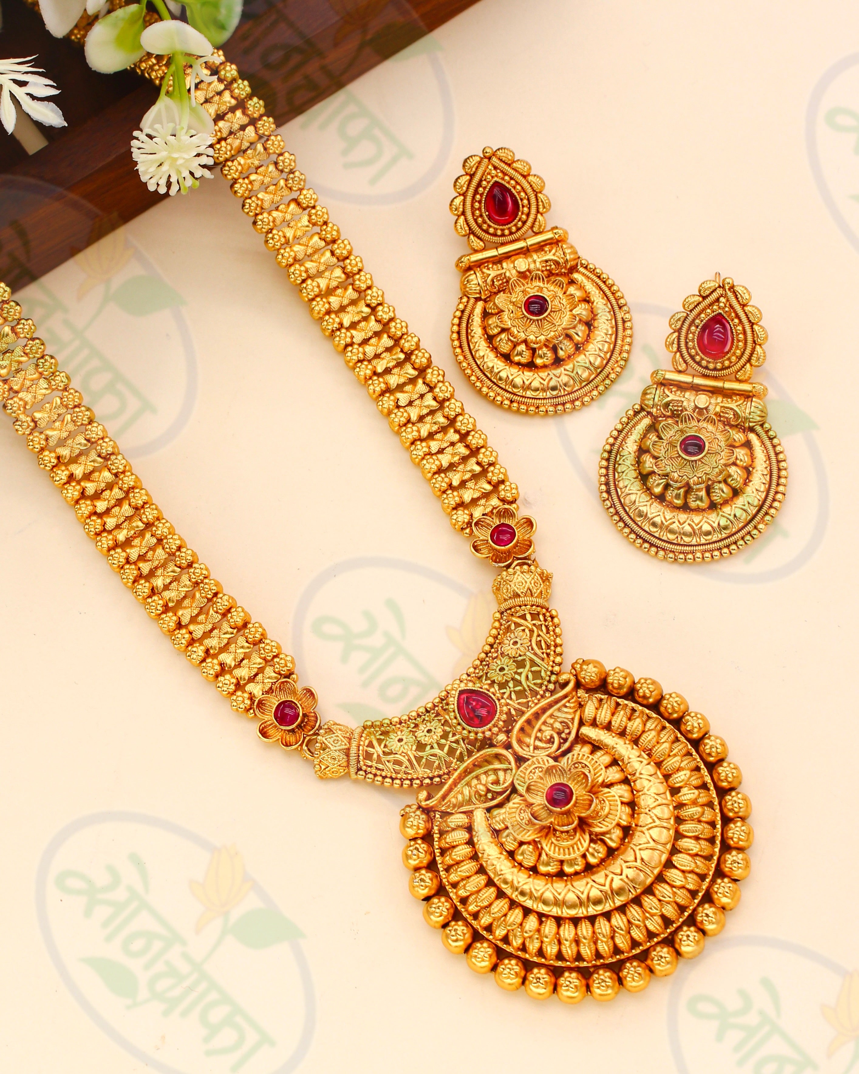 FLORET WITH LEAF DESIGNER NECKLACE – Sonchafa