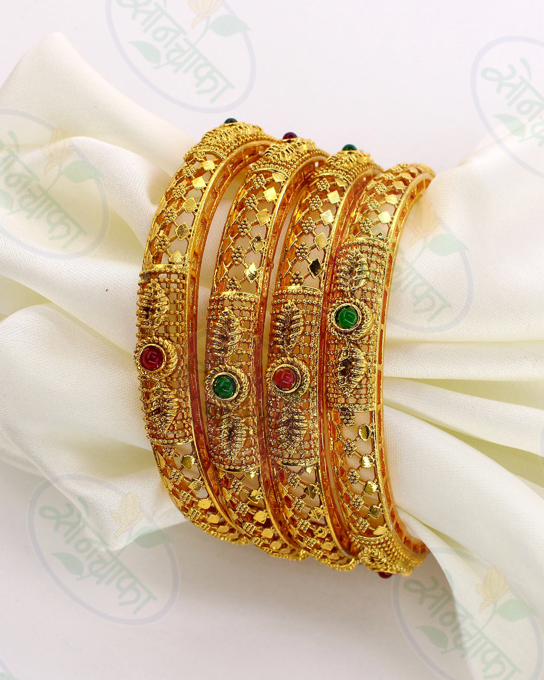 ATTRACTIVE ANTIQUE BANGLES – Sonchafa