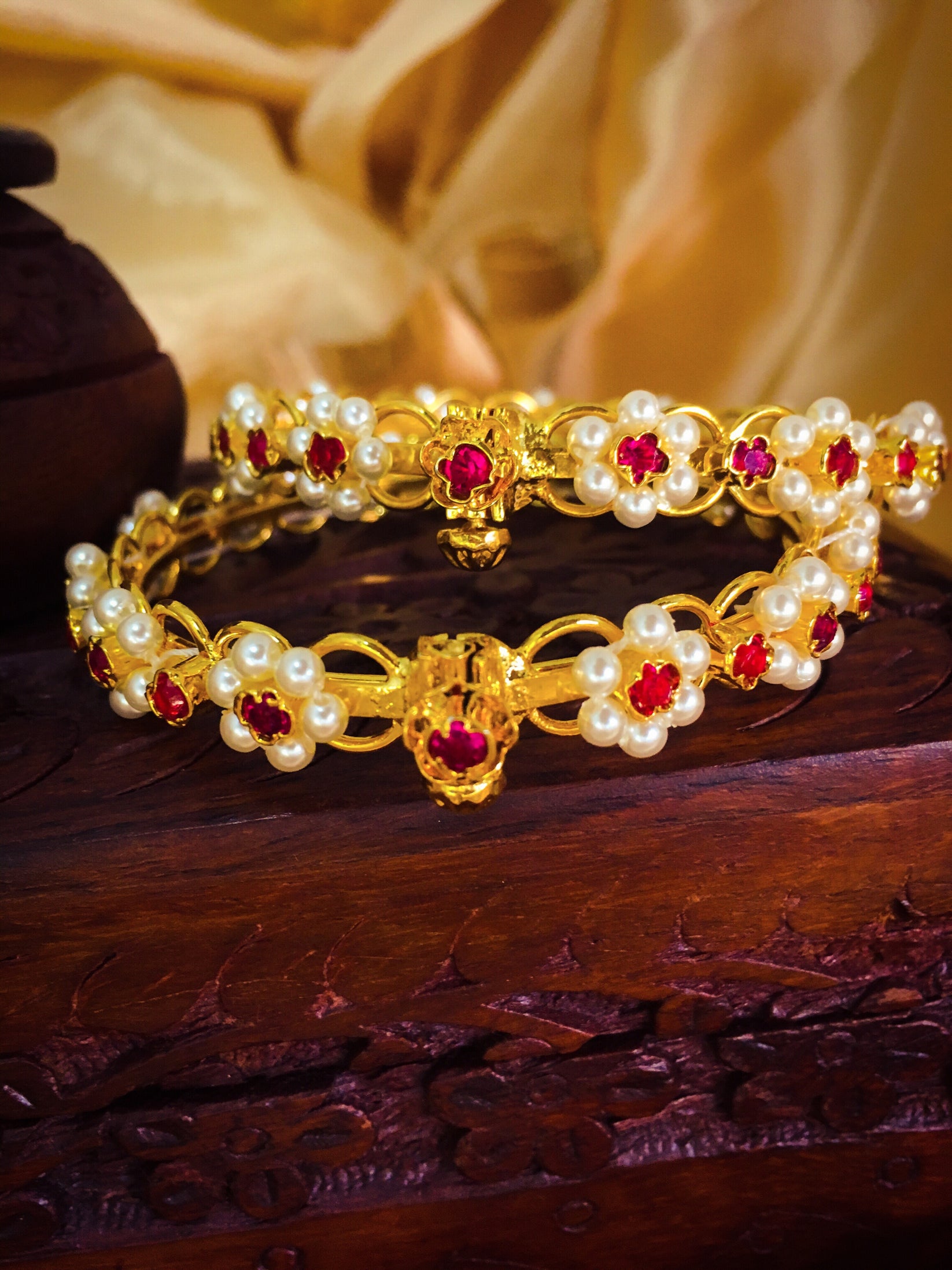 FLORAL DESIGN PEARL BANGLES – Sonchafa