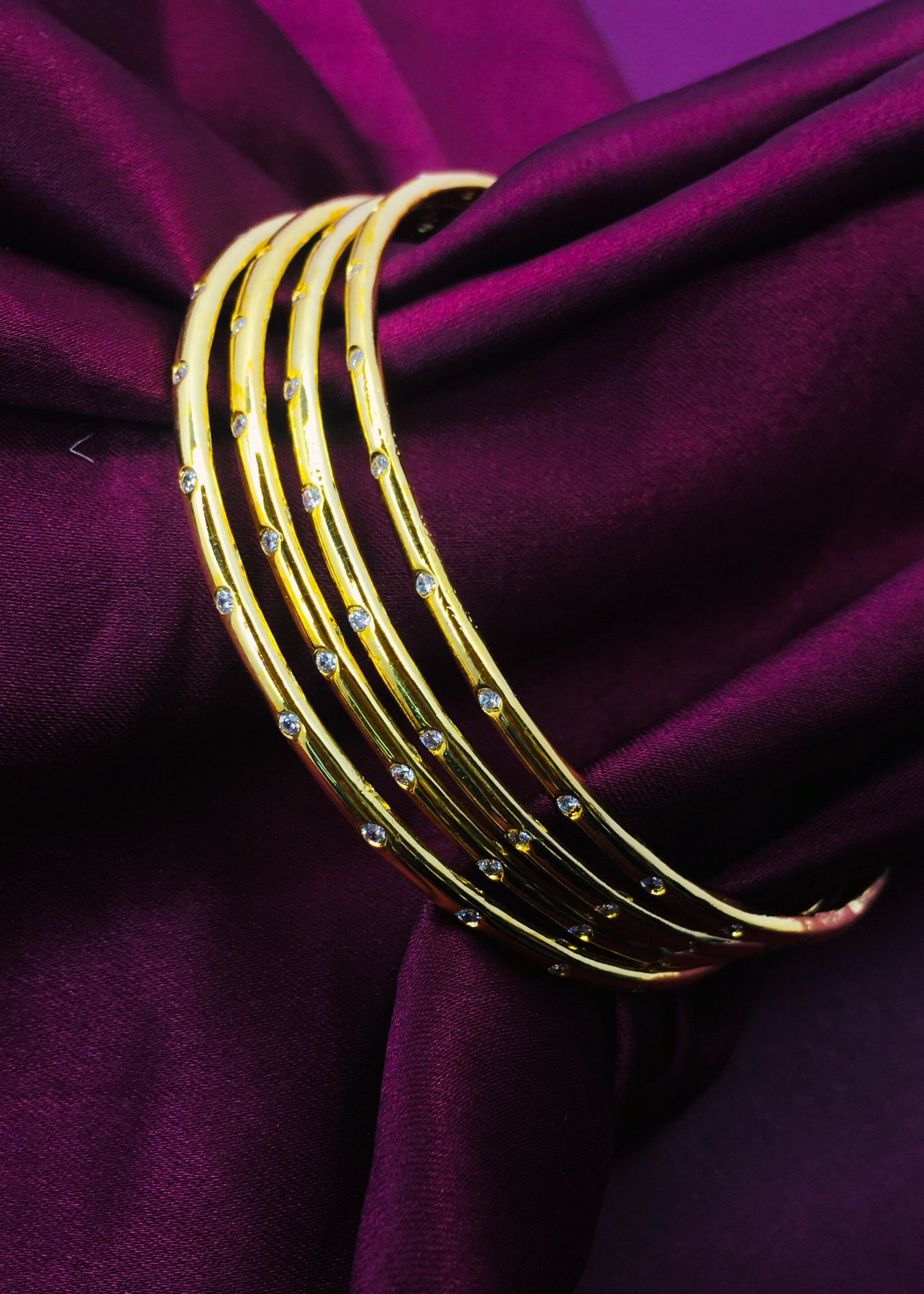 SIMPLE GOLDEN BANGLES – Sonchafa