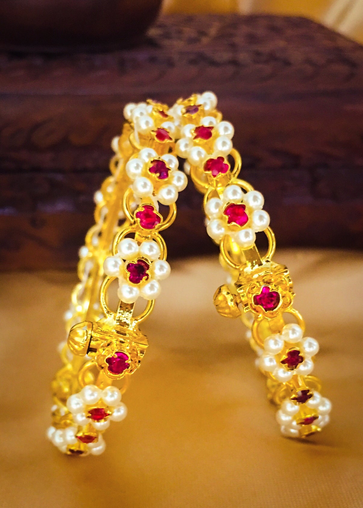FLORAL DESIGN PEARL BANGLES – Sonchafa